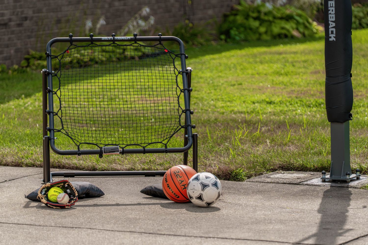 New Silverback Portable Multi-Sport Ball Rebounder – Goalrilla